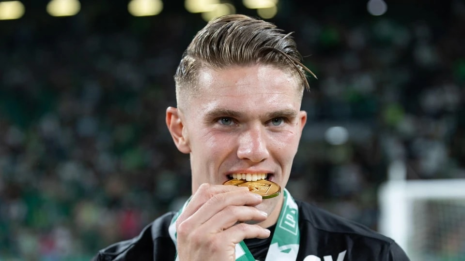 维克托·约克雷斯“正在与”俱乐部“谈判，尽管遭到否认”，阿森纳和曼联在转会竞争中落后