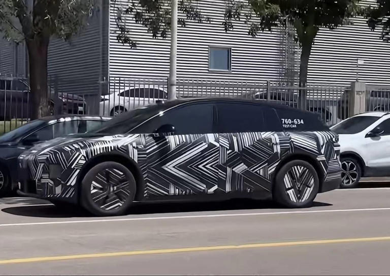 理想i6纯电SUV谍照曝光！大曲率流线型车身，9月能否如约而至？