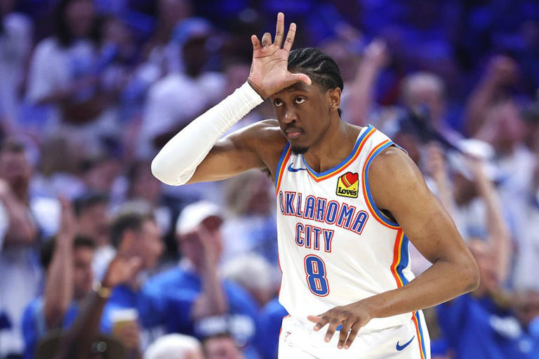 FMVP之争？杰伦40+6创生涯纪录 决战连献关键分成头号功臣