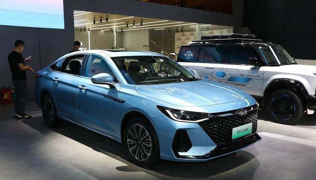 国产A8打响第一枪！续航1400km，外观运动，关键价格低到离谱！