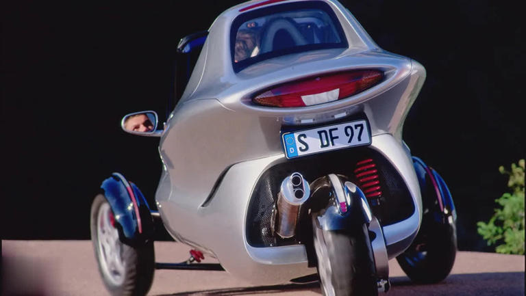 汽车与摩托车融合先锋实验：奔驰F300 Life Jet