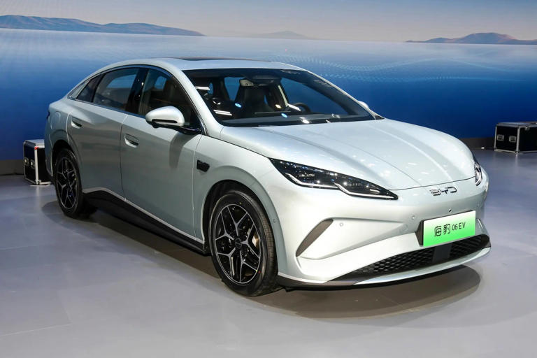 比亚迪海豹06EV上市，对决小鹏MONA M03，10.98万起能否掀起新能源浪潮？