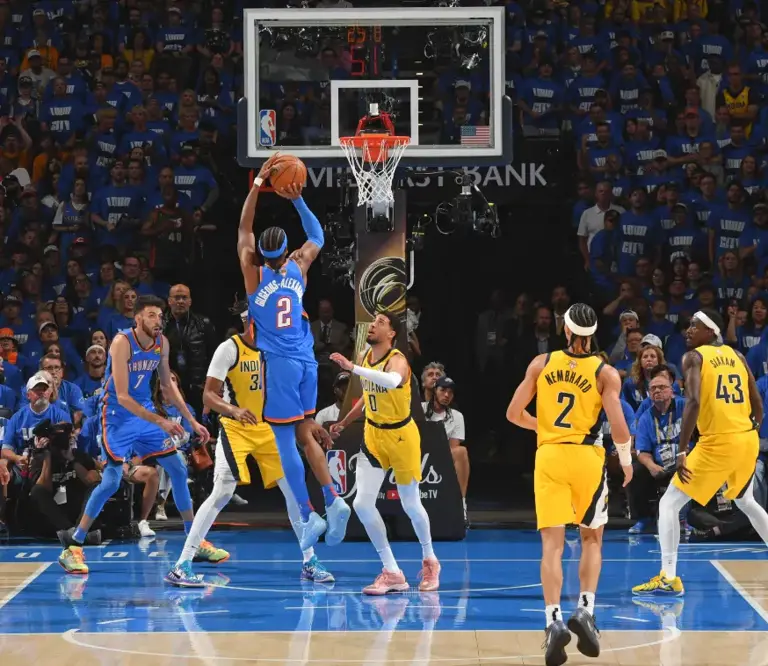 一神迹超乔丹！亚历山大轰34+8+5狂刷纪录：总决赛首胜扳平总比分