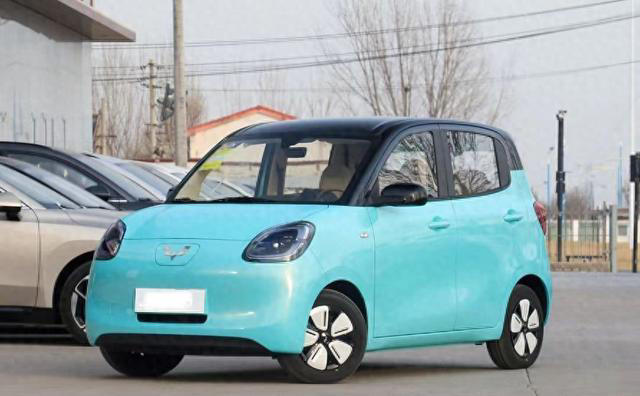 代步车型的标杆——宏光MINIEV，续航205km，后备厢可扩展至1058L