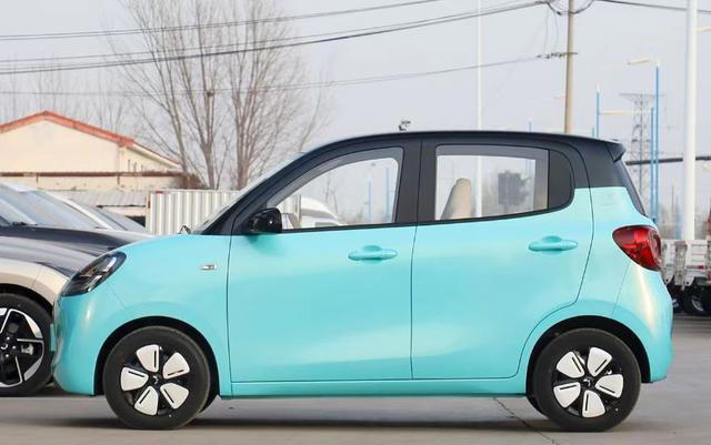 代步车型的标杆——宏光MINIEV，续航205km，后备厢可扩展至1058L