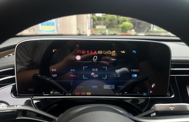 2025新款奔驰E300L升级HUD抬头显示，畅享便捷智能驾驶新体验？