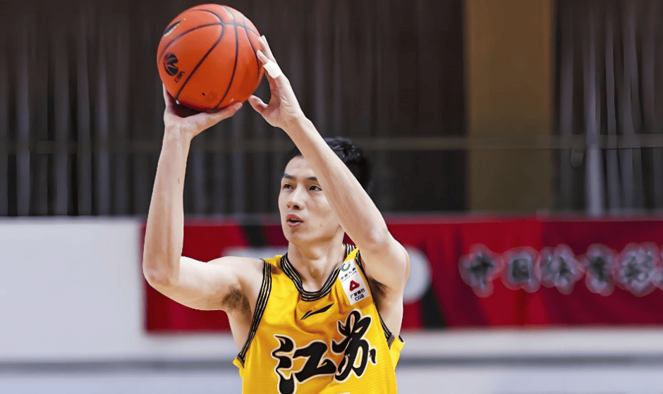 全运会：郑祺龙出战19分钟，6中3得到6分6篮板2失误