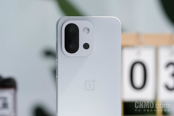 一加Ace 5至尊版打游戏超稳还不烫 618两千出头带回家