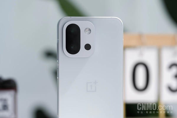 一加Ace 5至尊版打游戏超稳还不烫 618两千出头带回家