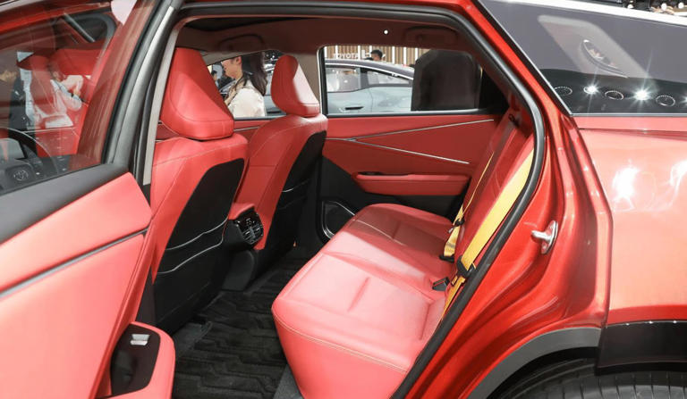 大轿跑中型SUV，丰田bZ5起步12.98万能搅局？中配激光雷达