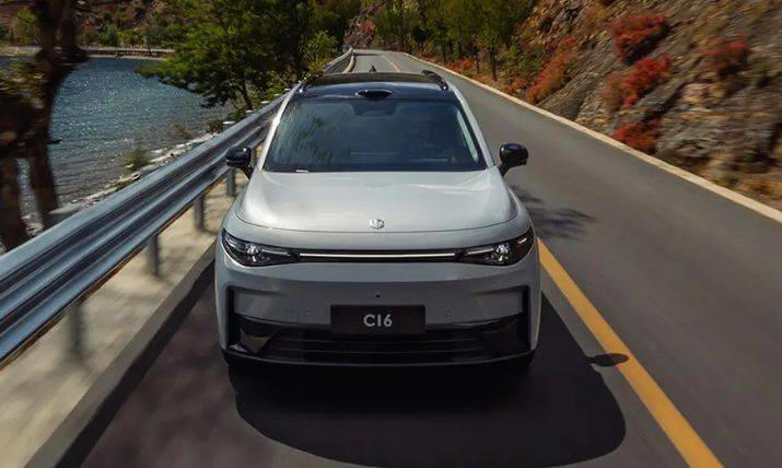 零跑C16焕新登场！2026款车型5/6座随心选，续航智能双升级