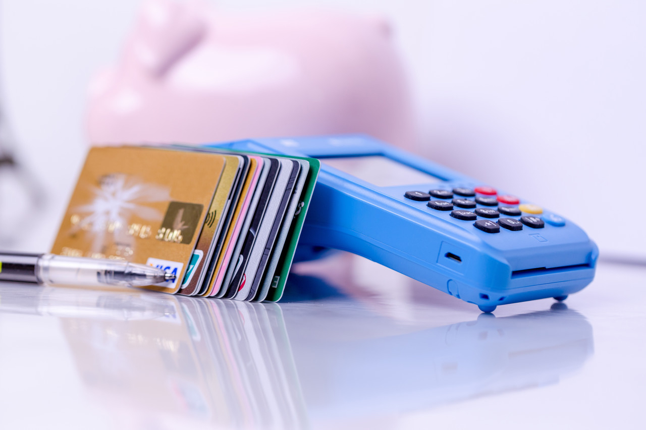 “618”银行掀起信用卡抢客战，绑卡可得“1元钱外卖”，分期甚至能0息