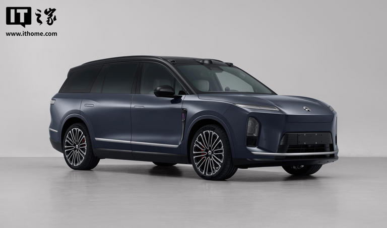 蔚来第三代ES8低伪装车上路，第三季度亮相