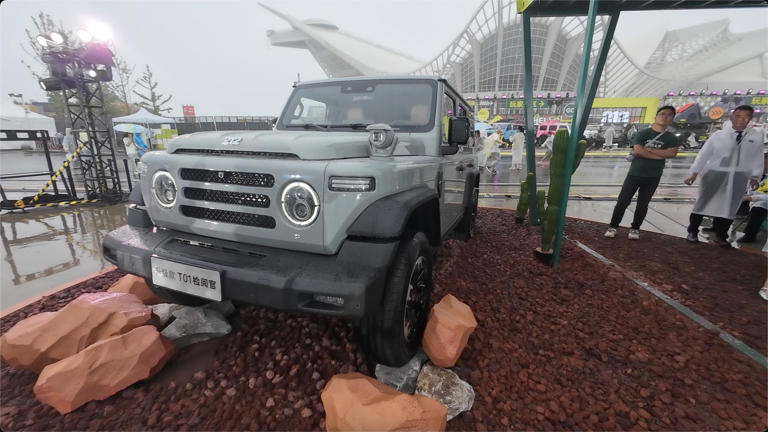 212 T01 检阅官升级款正式亮相！定位紧凑型硬派 SUV