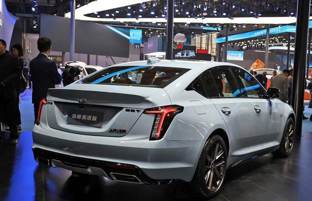 豪华家轿跌至18万，长近5米，配纵置2.0T+10AT+后驱，比电车划算