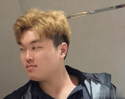 BLG出征季中赛，LPL“大王”地位不稳，金发BIN能破魔咒吗？