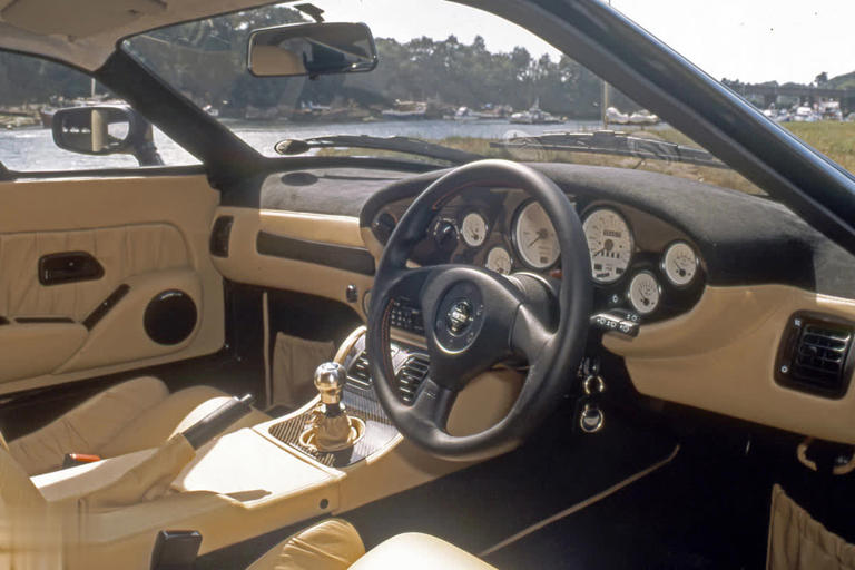 英国超级跑车Spectre R42的短暂辉煌