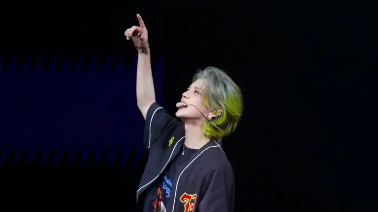 鹿晗，早就不对劲了