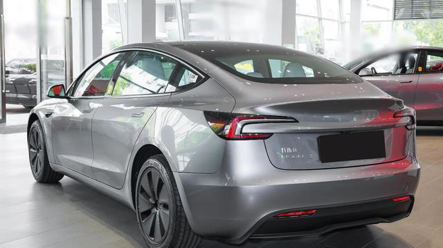 售价28.55万元，2025款特斯拉Model 3新车型上市，竞争小米SU7