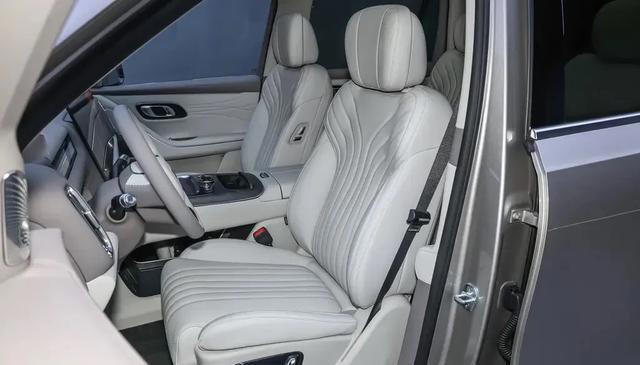 吉利银河M9实车曝光！30万级最香SUV？这配置让BBA都慌了！