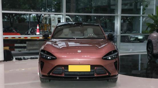 25.35万起，3分钟下订20万辆，配800V快充，小米YU7强在哪里？