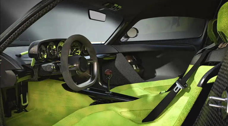 Oilstainlab HF-11超跑亮相：燃油纯电双动力，限量25台售价超百万