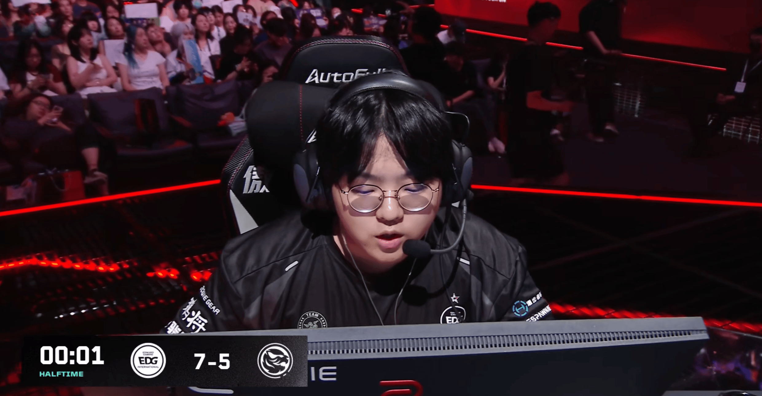 上半场进攻方EDG 7-5 TEC防守方，双方换边比赛来到下半场