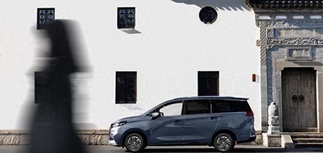 不折不扣的MPV“奶爸车”！续航1000km，从17.38万降到8万多
