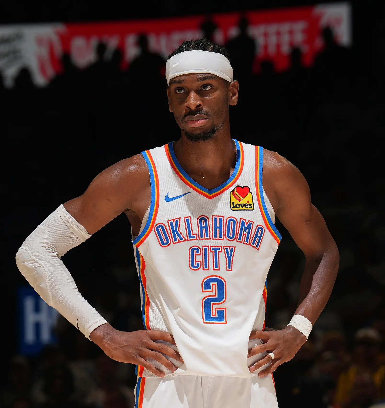 冉冉升起的新星😎亚历山大荣膺FMVP 单赛季包揽MVP+得分王+FMVP