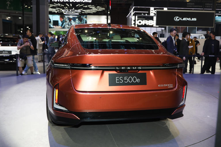 全新一代雷克萨斯ES亮相，超5米1比A6L大一圈，能卖爆？