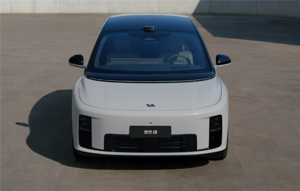 李想预祝小米YU7大卖：小米YU7运动取向 理想i8是家庭取向