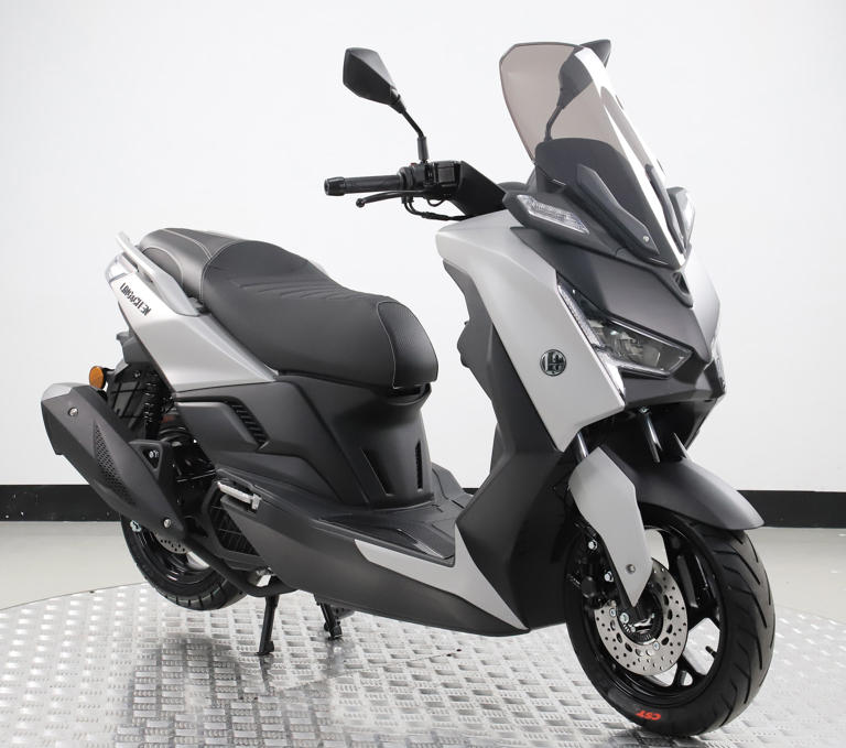 9980元起！续航600km+的\"小XMAX\"来了！领辰007内卷150cc踏板市场！