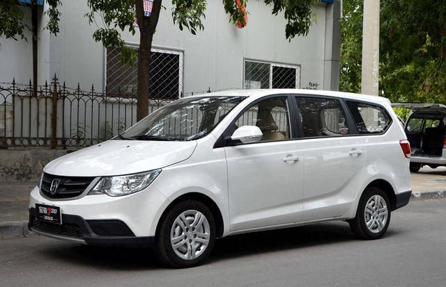 五菱全新MPV四季度上市，定名星光730，能像当年宝骏730那样火？