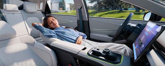 15万纯电SUV混战，合资新秀玩出黑科技，在家带娃出差露营全搞定