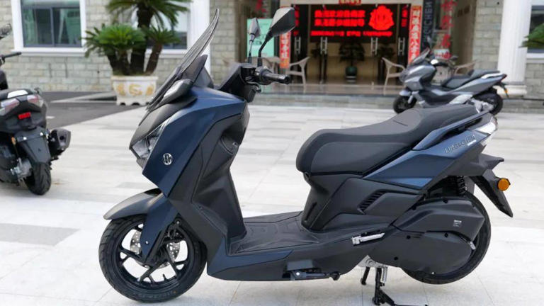 领辰150CC平踏“007”万元内上市，性价比如何？实测见真章！