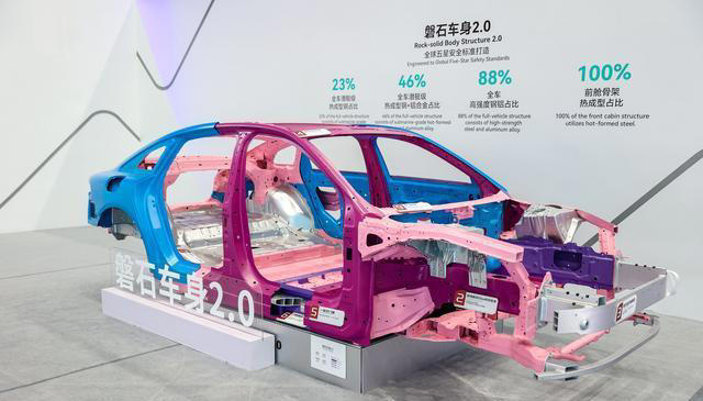 2500km续航+4秒破百，全球C级旗舰风云A9L深度解析