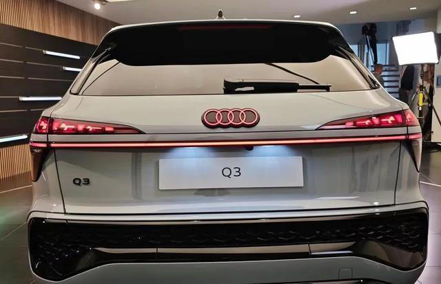 比Q5L更漂亮，全新奥迪Q3亮相，265马力插混上怀挡，标配矩阵大灯