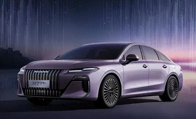 尺寸升级？车长4940mm却配2820mm轴距，荣威M7 DMH定位有点虚