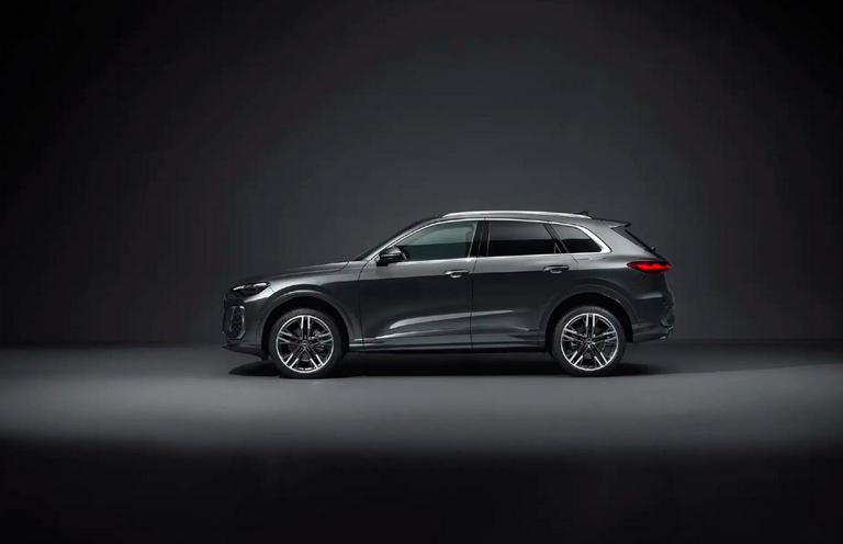 加长轴距+EA888 2.0T发动机，全新奥迪Q5L实车曝光