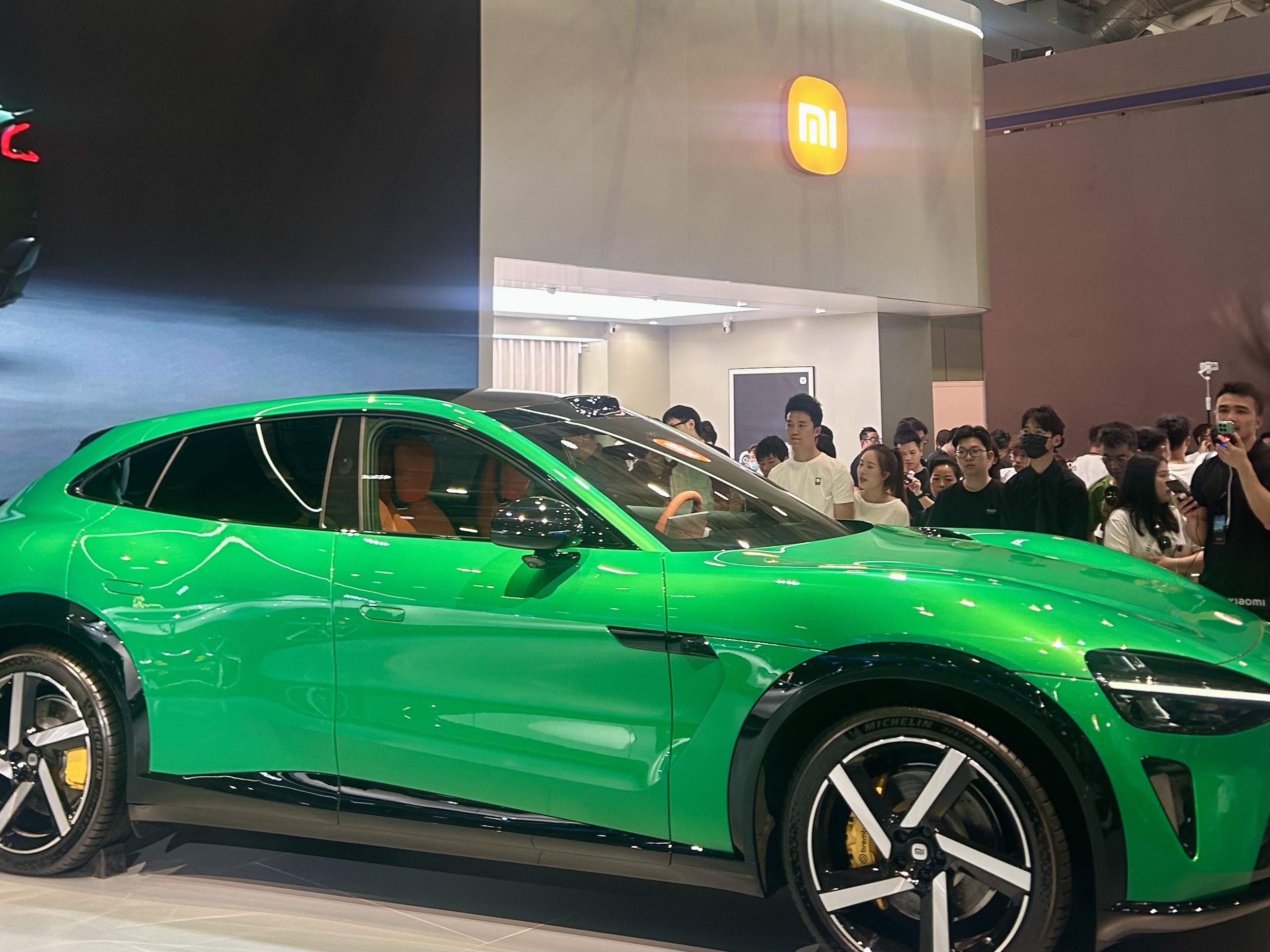 挑战 Model Y，小米YU7上市，3分钟大定20万台，销售准备通宵接单，二手平台已有租车报价