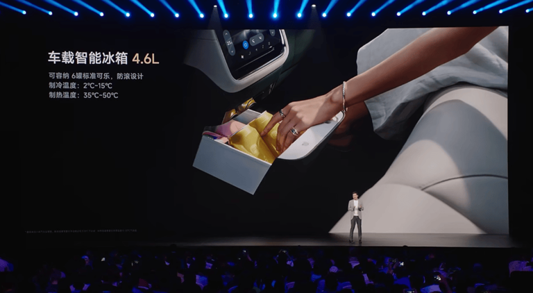 小米YU7首秀火爆：3分钟订单破20万，售价25.35万起直面Model Y