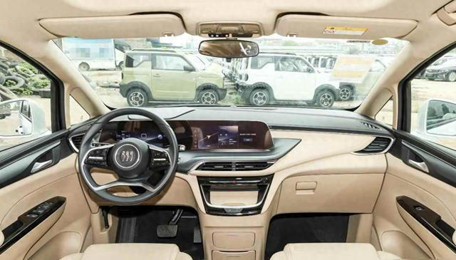 别克GL8陆上公务舱2025款上市，售价22.99万，直面传祺M8挑战