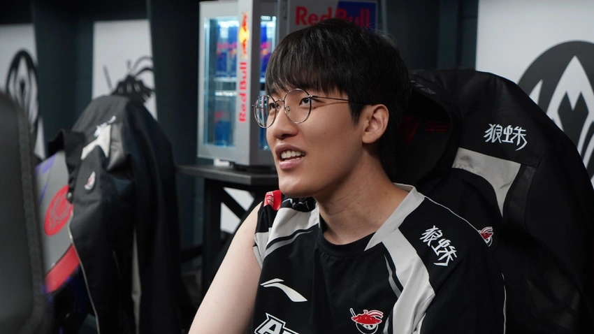 LPL季中赛迎来首败！圣枪哥沦为突破口，观众：Tabe选Bin是对的