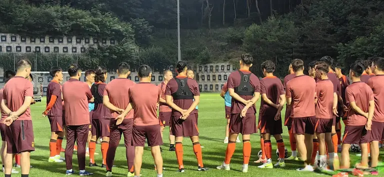 今晚19:00！CCTV5直播！国足告别单后腰，新帅和K联赛掰手腕