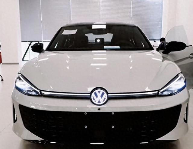 新款大众凌渡L GTS现身，造型酷炫，搭载高尔夫GTI同款2.0T发动机