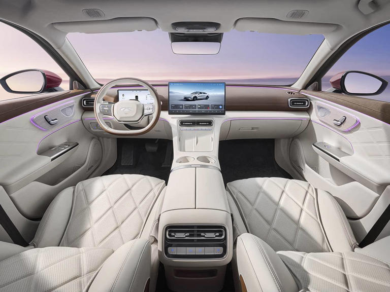 奇瑞旗舰插电混动轿车风云A9L上市，配置豪华续航超2000公里