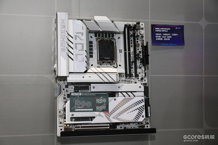 背置新主板+超频新纪录！BW2025解锁BTF与超频体验