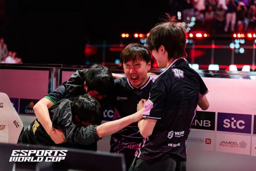 承载着MDY所有人梦想的VKG，带着CN APEX站在了世界顶峰！