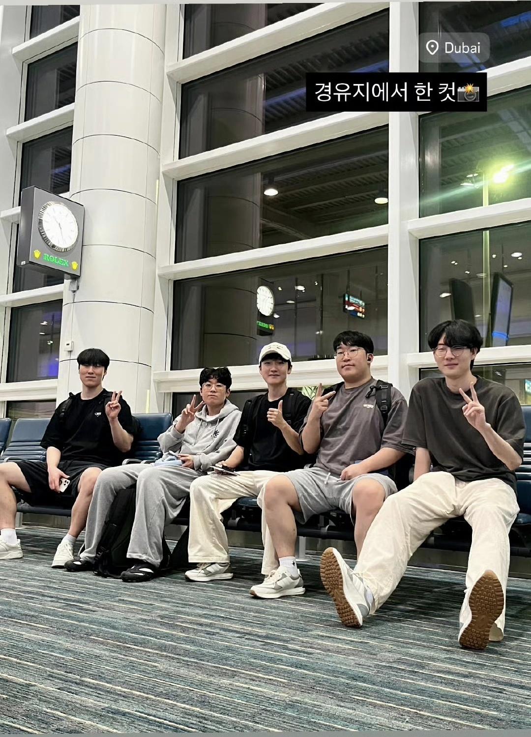 HLE官方晒照：到达迪拜中转