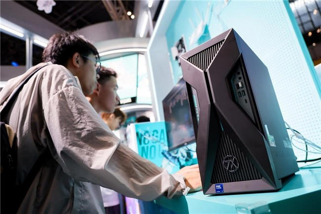 硬核狂欢！ROG高性能台式机燃爆BW 2025，助力玩家享受极致电竞体验